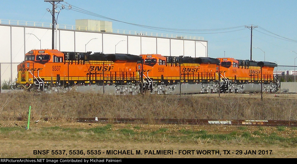 New BNSF ES44C4 Units